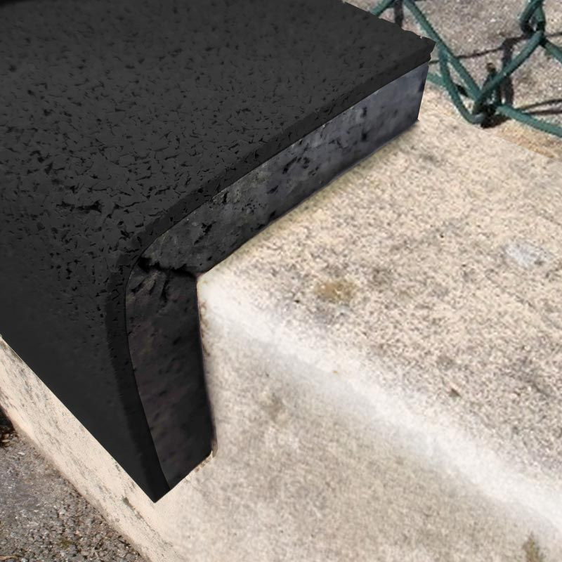 Angolare di sicurezza in gomma per impianti sportivi all'aperto ...